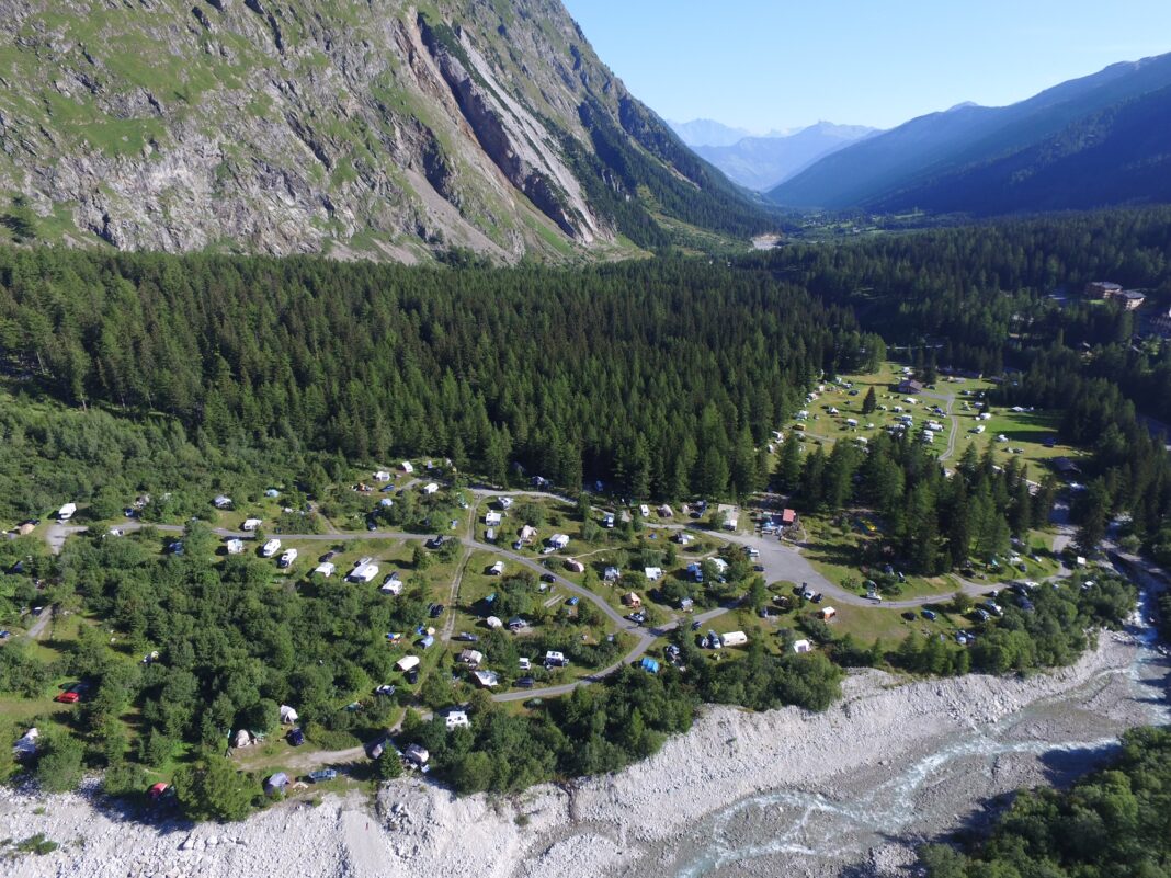 Camping Des Glaciers in een uniek alpenlandschap
